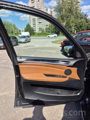 Melns BMW X5 2008 Rīga, ar dzinēja tilpumu 3.00 L un nobraukumu 284 tūkst. km par 9490 €, foto 14 vietnē AUTOMOTO.COM.LV