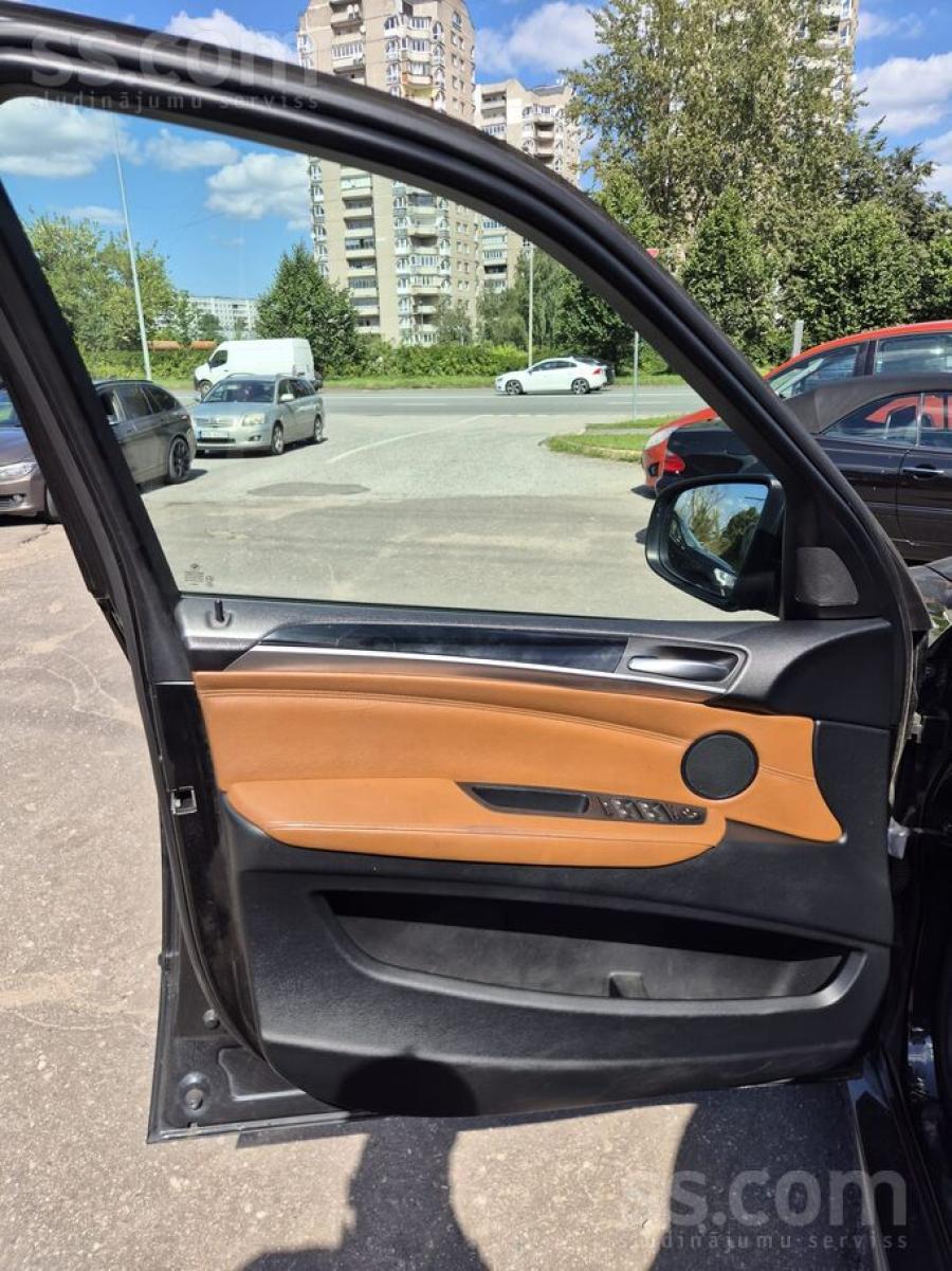 Melns BMW X5 2008 Rīga, ar dzinēja tilpumu 3.00 L un nobraukumu 284 tūkst. km par 9490 €, foto 14 vietnē AUTOMOTO.COM.LV