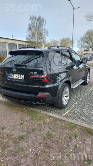 Melns BMW X5 2008 Liepāja, ar dzinēja tilpumu 3.00 L un nobraukumu 292 tūkst. km par 8700 €, foto 5 vietnē AUTOMOTO.COM.LV