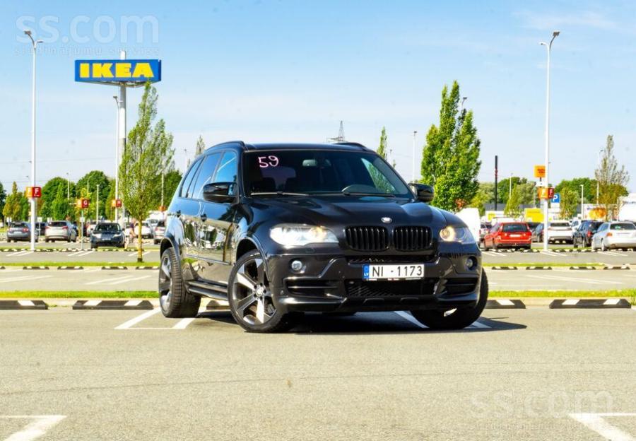 Black BMW X5 2008 in Riga, with an engine capacity of 3.00 L and mileage of 284 thousand km for 9490 €, photo 3 on AUTOMOTO.COM.LV