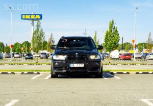 Black BMW X5 2008 in Riga, with an engine capacity of 3.00 L and mileage of 284 thousand km for 9490 €, photo 4 on AUTOMOTO.COM.LV