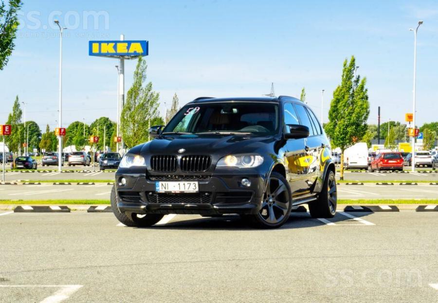 Black BMW X5 2008 in Riga, with an engine capacity of 3.00 L and mileage of 284 thousand km for 9490 €, photo 5 on AUTOMOTO.COM.LV