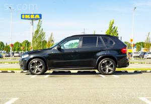 Black BMW X5 2008 in Riga, with an engine capacity of 3.00 L and mileage of 284 thousand km for 9490 €, photo 6 on AUTOMOTO.COM.LV