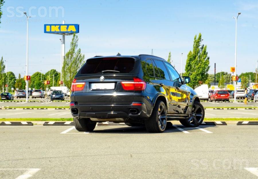 Black BMW X5 2008 in Riga, with an engine capacity of 3.00 L and mileage of 284 thousand km for 9490 €, photo 7 on AUTOMOTO.COM.LV