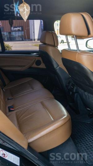Black BMW X5 2008 in Riga, with an engine capacity of 3.00 L and mileage of 284 thousand km for 9490 €, photo 25 on AUTOMOTO.COM.LV