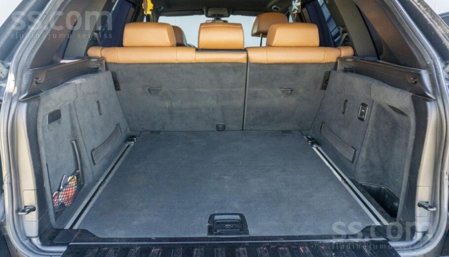 Black BMW X5 2008 in Riga, with an engine capacity of 3.00 L and mileage of 284 thousand km for 9490 €, photo 26 on AUTOMOTO.COM.LV