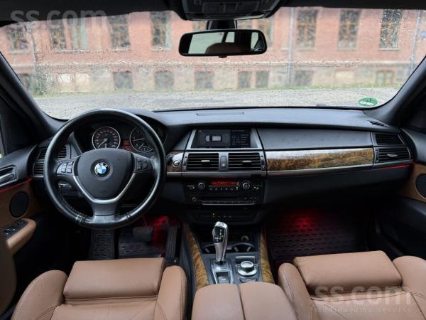 Melns BMW X5 2008 Cēsis, ar dzinēja tilpumu 3.00 L un nobraukumu 273 tūkst. km par 9950 €, foto 7 vietnē AUTOMOTO.COM.LV