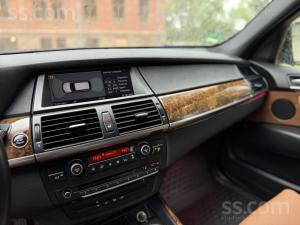 Melns BMW X5 2008 Cēsis, ar dzinēja tilpumu 3.00 L un nobraukumu 273 tūkst. km par 9950 €, foto 13 vietnē AUTOMOTO.COM.LV