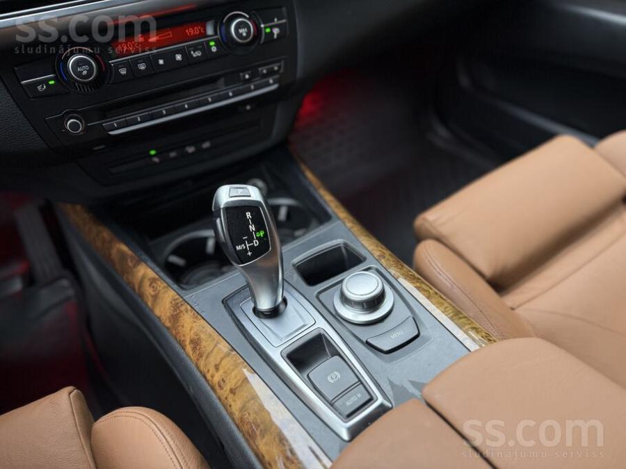 Melns BMW X5 2008 Cēsis, ar dzinēja tilpumu 3.00 L un nobraukumu 273 tūkst. km par 9950 €, foto 14 vietnē AUTOMOTO.COM.LV