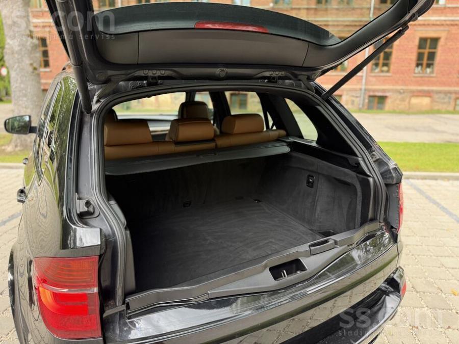 Melns BMW X5 2008 Cēsis, ar dzinēja tilpumu 3.00 L un nobraukumu 273 tūkst. km par 9950 €, foto 21 vietnē AUTOMOTO.COM.LV