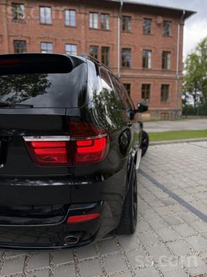 Melns BMW X5 2008 Cēsis, ar dzinēja tilpumu 3.00 L un nobraukumu 273 tūkst. km par 9950 €, foto 25 vietnē AUTOMOTO.COM.LV