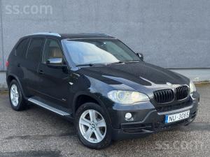 Black BMW X5 2008 in Cesis, with an engine capacity of 3.00 L and mileage of 296 thousand km for 8490 €, photo 3 on AUTOMOTO.COM.LV