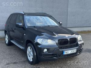 Black BMW X5 2008 in Cesis, with an engine capacity of 3.00 L and mileage of 296 thousand km for 8490 €, photo 4 on AUTOMOTO.COM.LV