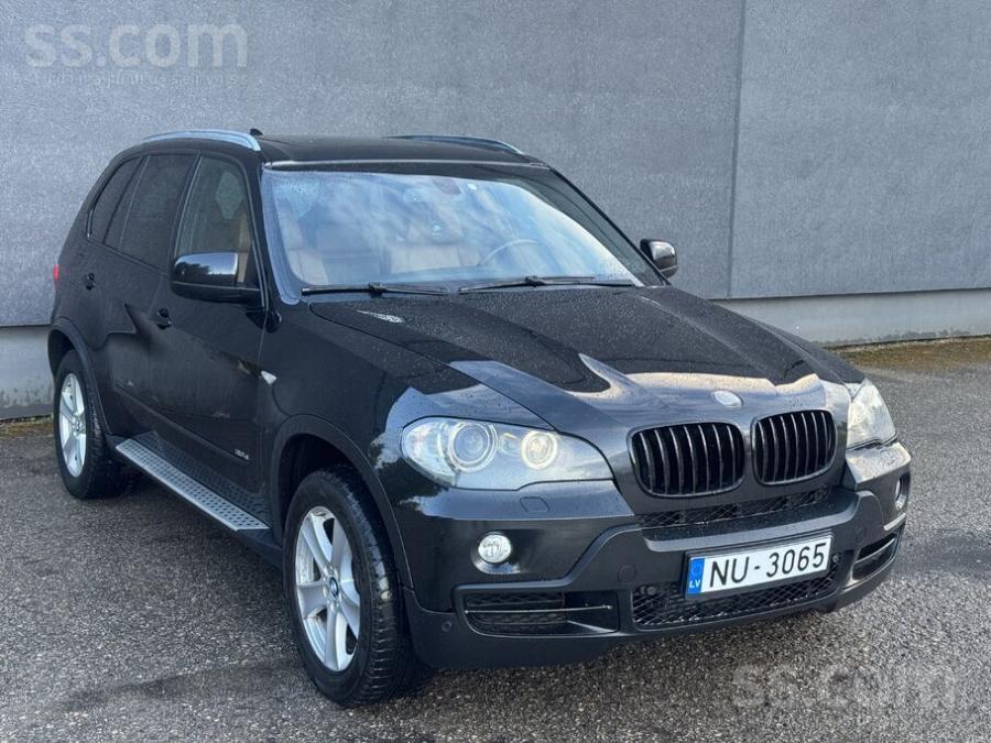 Black BMW X5 2008 in Cesis, with an engine capacity of 3.00 L and mileage of 296 thousand km for 8490 €, photo 4 on AUTOMOTO.COM.LV