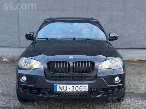Black BMW X5 2008 in Cesis, with an engine capacity of 3.00 L and mileage of 296 thousand km for 8490 €, photo 5 on AUTOMOTO.COM.LV