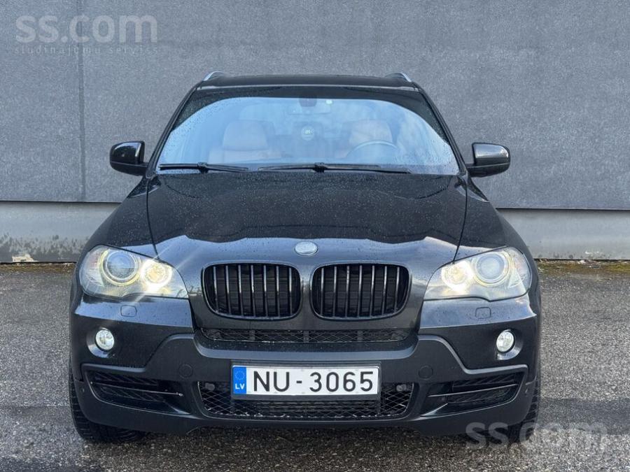 Black BMW X5 2008 in Cesis, with an engine capacity of 3.00 L and mileage of 296 thousand km for 8490 €, photo 5 on AUTOMOTO.COM.LV