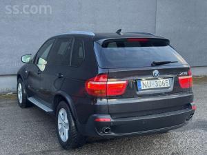 Black BMW X5 2008 in Cesis, with an engine capacity of 3.00 L and mileage of 296 thousand km for 8490 €, photo 7 on AUTOMOTO.COM.LV