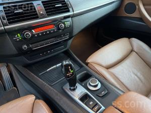 Black BMW X5 2008 in Cesis, with an engine capacity of 3.00 L and mileage of 296 thousand km for 8490 €, photo 17 on AUTOMOTO.COM.LV