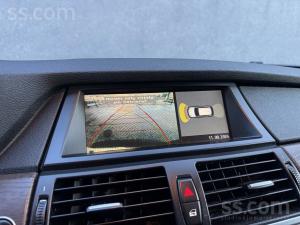 Black BMW X5 2008 in Cesis, with an engine capacity of 3.00 L and mileage of 296 thousand km for 8490 €, photo 18 on AUTOMOTO.COM.LV
