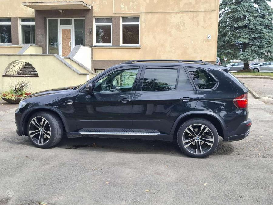 Black BMW X5 2008 in Siauliai, with an engine capacity of 2.99 L and mileage of 525 thousand km for 7900 €, photo 5 on AUTOMOTO.COM.LV