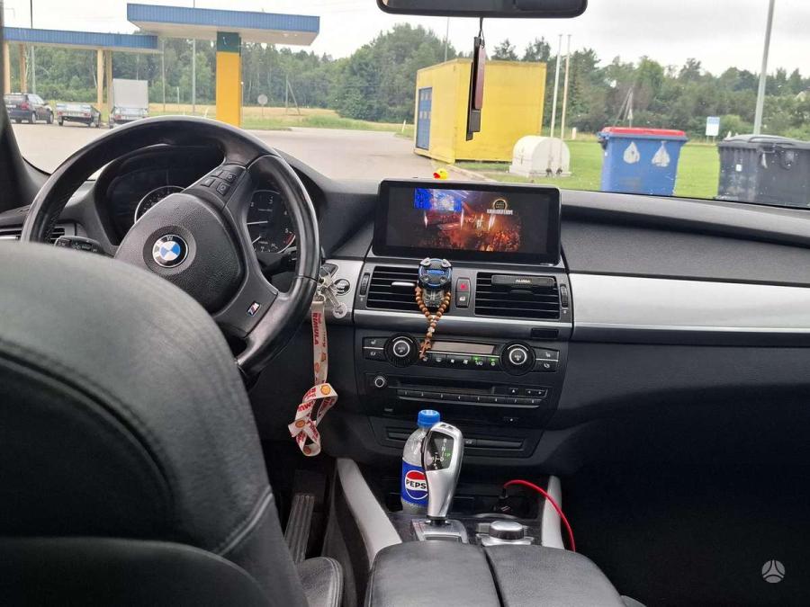 Black BMW X5 2008 in Siauliai, with an engine capacity of 2.99 L and mileage of 525 thousand km for 7900 €, photo 10 on AUTOMOTO.COM.LV