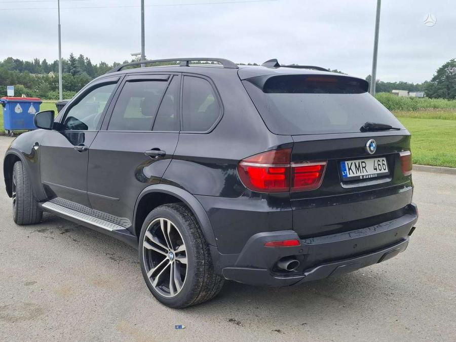 Black BMW X5 2008 in Siauliai, with an engine capacity of 2.99 L and mileage of 525 thousand km for 7900 €, photo 18 on AUTOMOTO.COM.LV