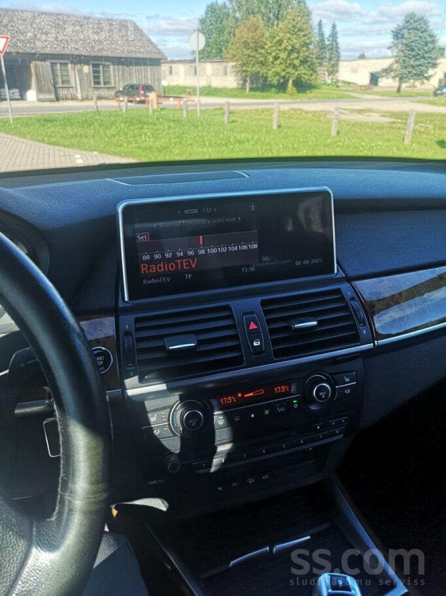 Melns BMW X5 2008 Cēsis, ar dzinēja tilpumu 3.00 L un nobraukumu 313 tūkst. km par 7900 €, foto 5 vietnē AUTOMOTO.COM.LV