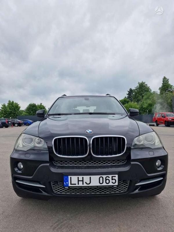 Black BMW X5 2008 in Kaunas, with an engine capacity of 2.99 L and mileage of 276 thousand km for 8700 €, photo 1 on AUTOMOTO.COM.LV