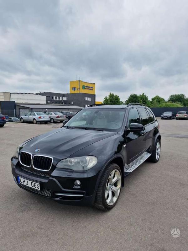 Black BMW X5 2008 in Kaunas, with an engine capacity of 2.99 L and mileage of 276 thousand km for 8700 €, photo 8 on AUTOMOTO.COM.LV