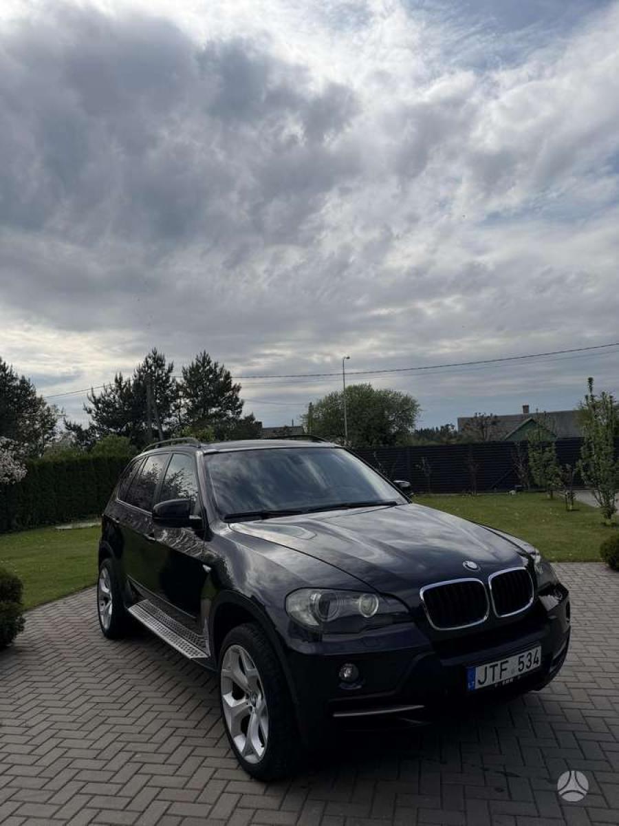 Black BMW X5 2008 in Vilnius, with an engine capacity of 2.99 L and mileage of 343 thousand km for 7500 €, photo 1 on AUTOMOTO.COM.LV