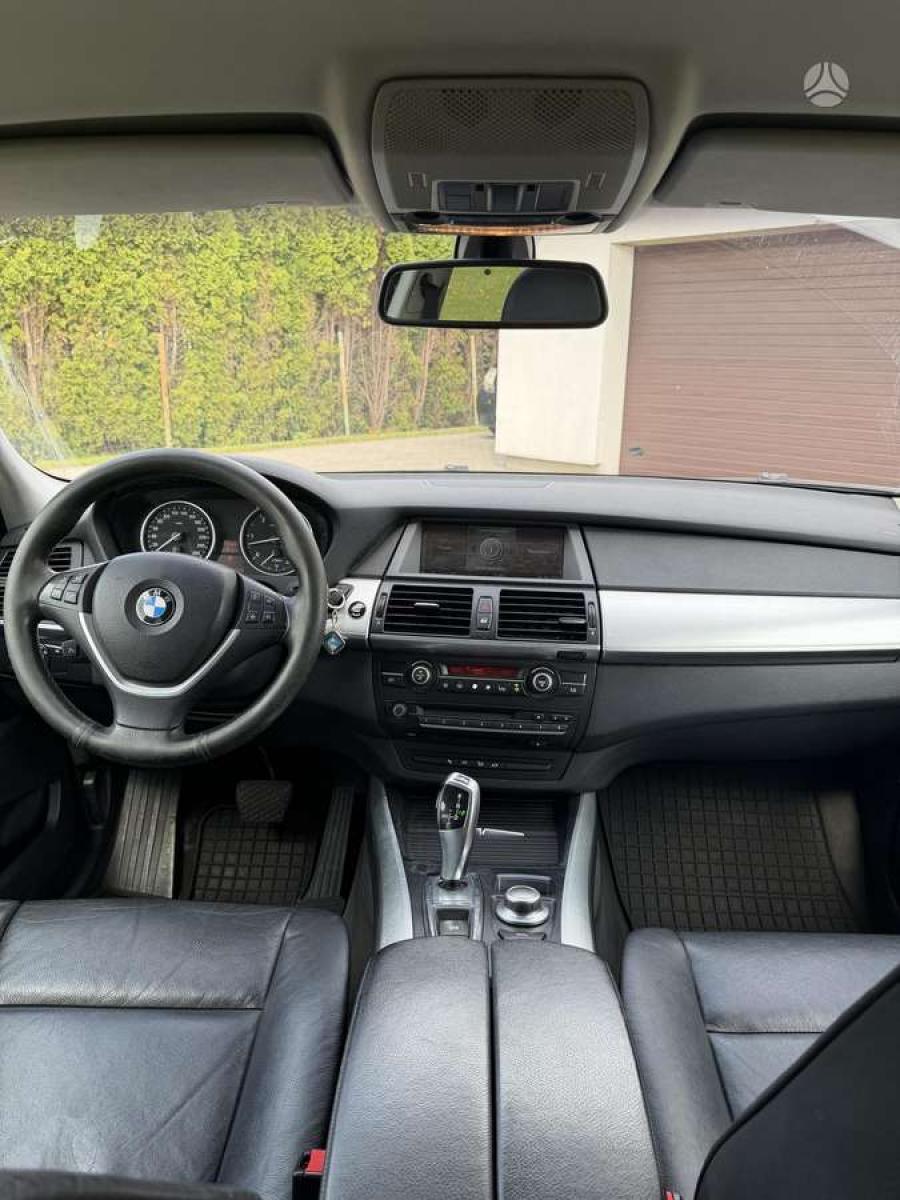 Black BMW X5 2008 in Vilnius, with an engine capacity of 2.99 L and mileage of 343 thousand km for 7500 €, photo 6 on AUTOMOTO.COM.LV