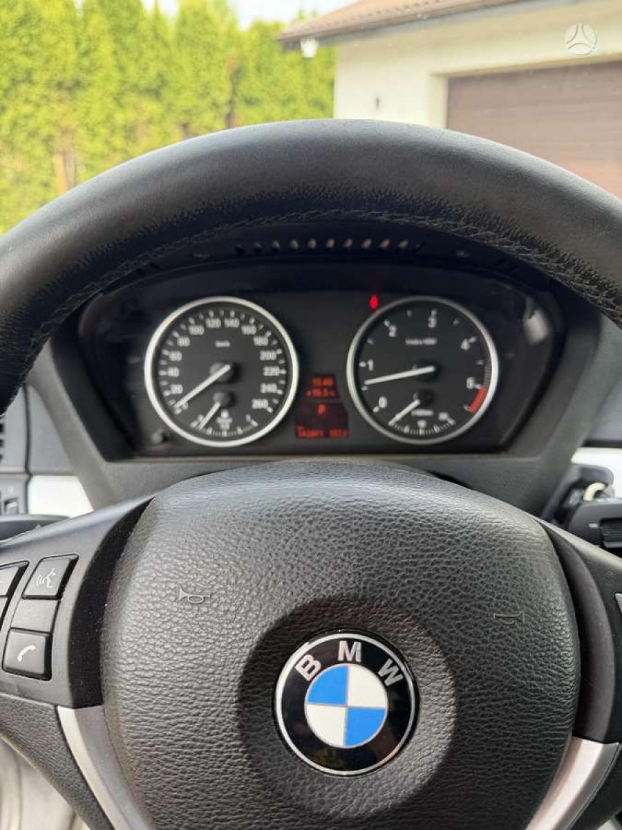 Black BMW X5 2008 in Vilnius, with an engine capacity of 2.99 L and mileage of 343 thousand km for 7500 €, photo 7 on AUTOMOTO.COM.LV