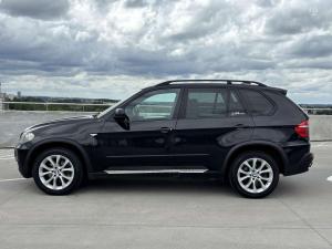 Black BMW X5 2008 in Vilnius, with an engine capacity of 2.99 L and mileage of 344 thousand km for 5899 €, photo 6 on AUTOMOTO.COM.LV