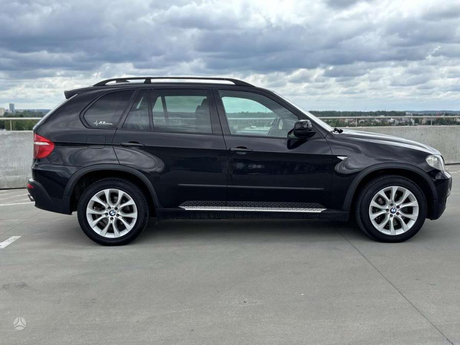 Black BMW X5 2008 in Vilnius, with an engine capacity of 2.99 L and mileage of 344 thousand km for 5899 €, photo 7 on AUTOMOTO.COM.LV
