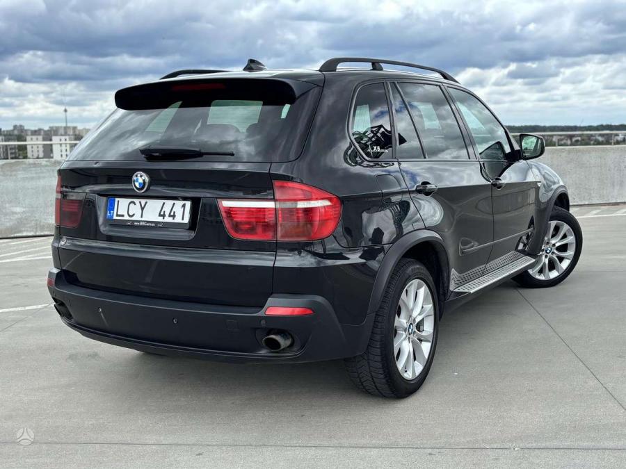 Black BMW X5 2008 in Vilnius, with an engine capacity of 2.99 L and mileage of 344 thousand km for 5899 €, photo 9 on AUTOMOTO.COM.LV