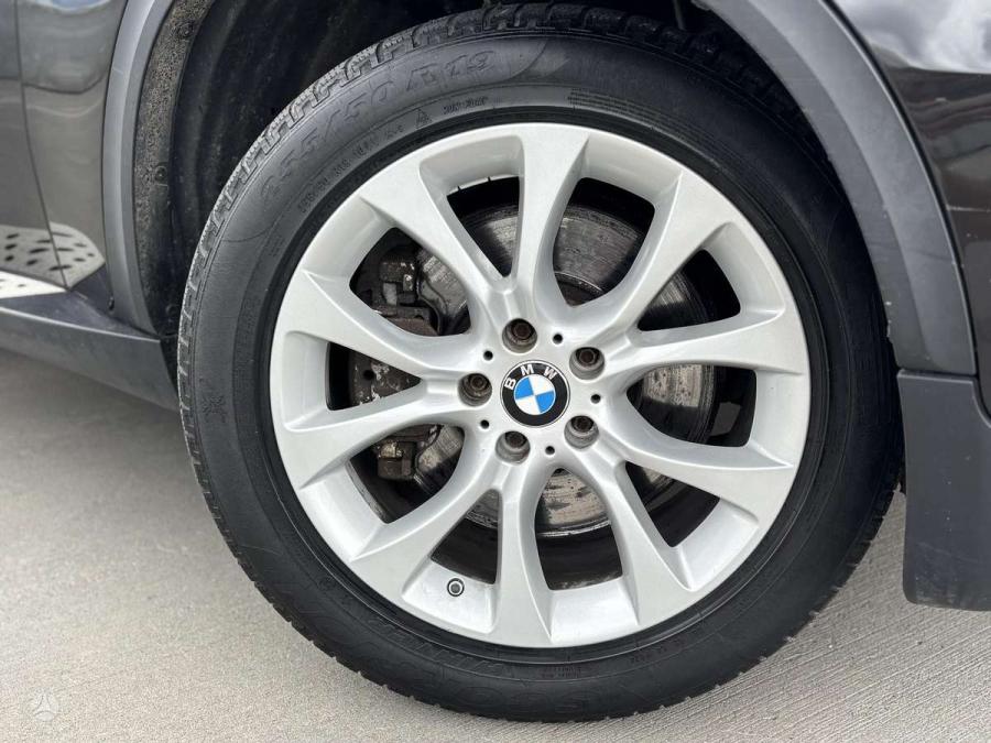 Black BMW X5 2008 in Vilnius, with an engine capacity of 2.99 L and mileage of 344 thousand km for 5899 €, photo 13 on AUTOMOTO.COM.LV