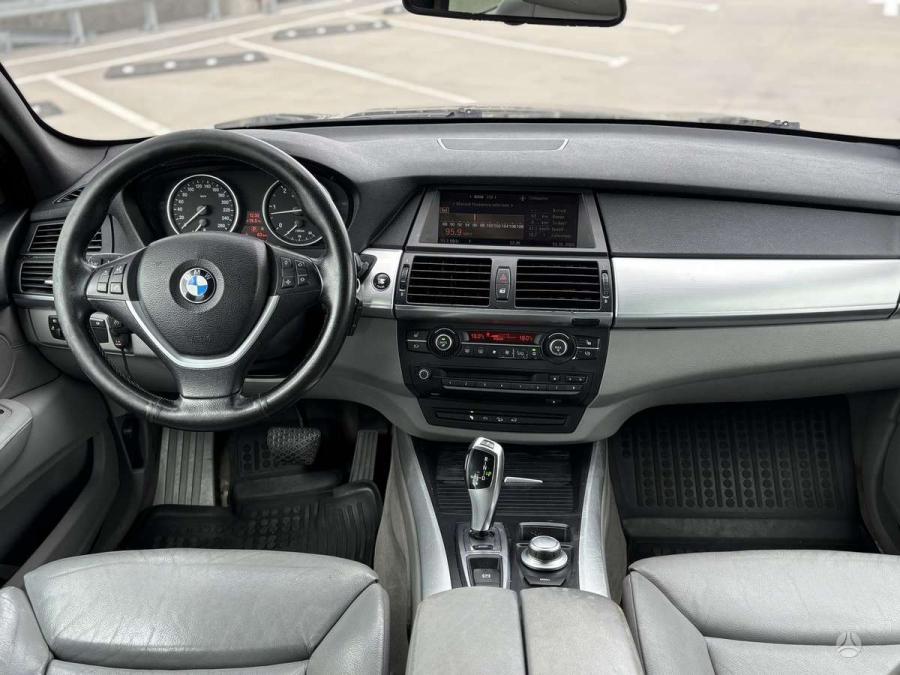 Black BMW X5 2008 in Vilnius, with an engine capacity of 2.99 L and mileage of 344 thousand km for 5899 €, photo 15 on AUTOMOTO.COM.LV