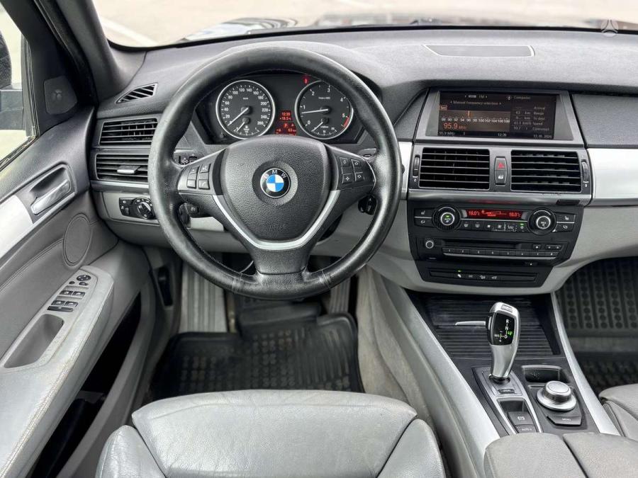 Black BMW X5 2008 in Vilnius, with an engine capacity of 2.99 L and mileage of 344 thousand km for 5899 €, photo 16 on AUTOMOTO.COM.LV