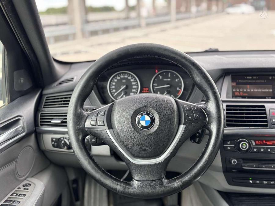 Black BMW X5 2008 in Vilnius, with an engine capacity of 2.99 L and mileage of 344 thousand km for 5899 €, photo 17 on AUTOMOTO.COM.LV