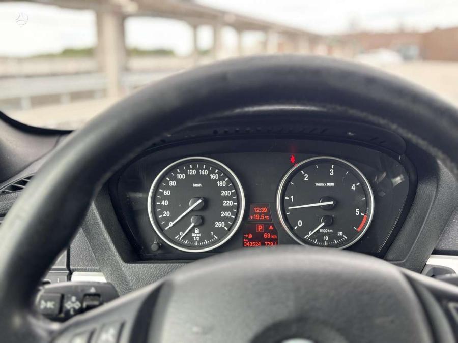 Black BMW X5 2008 in Vilnius, with an engine capacity of 2.99 L and mileage of 344 thousand km for 5899 €, photo 18 on AUTOMOTO.COM.LV