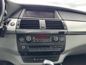Black BMW X5 2008 in Vilnius, with an engine capacity of 2.99 L and mileage of 344 thousand km for 5899 €, photo 19 on AUTOMOTO.COM.LV