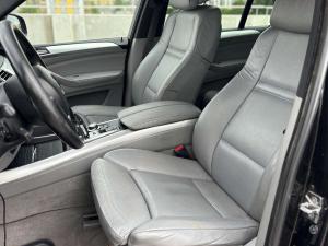 Black BMW X5 2008 in Vilnius, with an engine capacity of 2.99 L and mileage of 344 thousand km for 5899 €, photo 22 on AUTOMOTO.COM.LV
