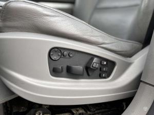 Black BMW X5 2008 in Vilnius, with an engine capacity of 2.99 L and mileage of 344 thousand km for 5899 €, photo 23 on AUTOMOTO.COM.LV
