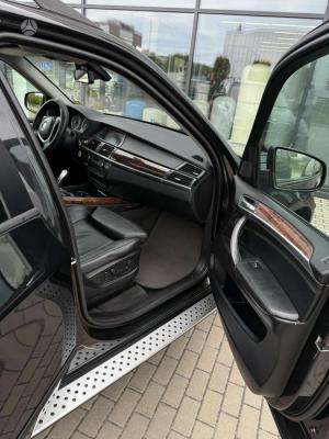 Black BMW X5 2008 in Klaipeda, with an engine capacity of 2.99 L and mileage of 229 thousand km for 6499 €, photo 6 on AUTOMOTO.COM.LV