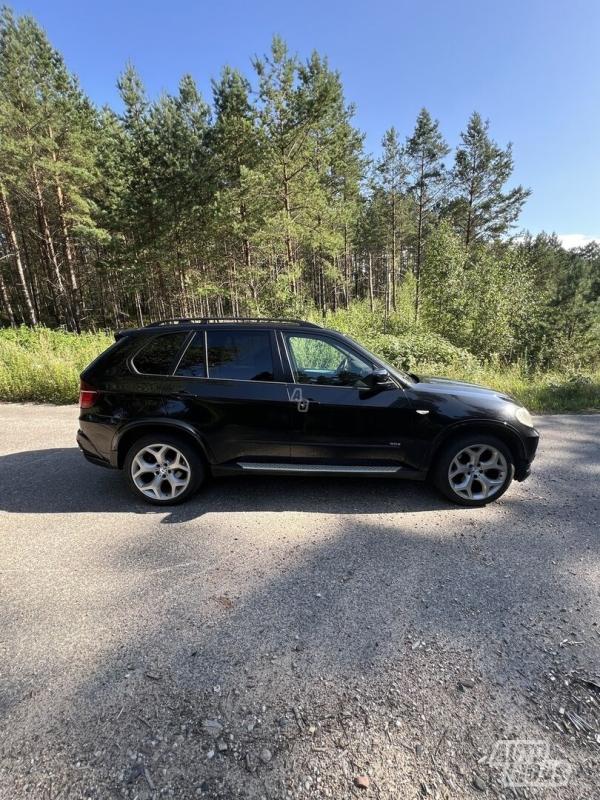 Black BMW X5 2008 in Pabrade, with an engine capacity of 3.00 L and mileage of 434 thousand km for 6700 €, photo 1 on AUTOMOTO.COM.LV