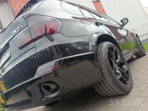 Black BMW X5 2008 in Riga, with an engine capacity of 3.00 L and mileage of 380 thousand km for 8999 €, photo 6 on AUTOMOTO.COM.LV