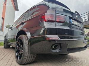 Black BMW X5 2008 in Riga, with an engine capacity of 3.00 L and mileage of 380 thousand km for 8999 €, photo 7 on AUTOMOTO.COM.LV