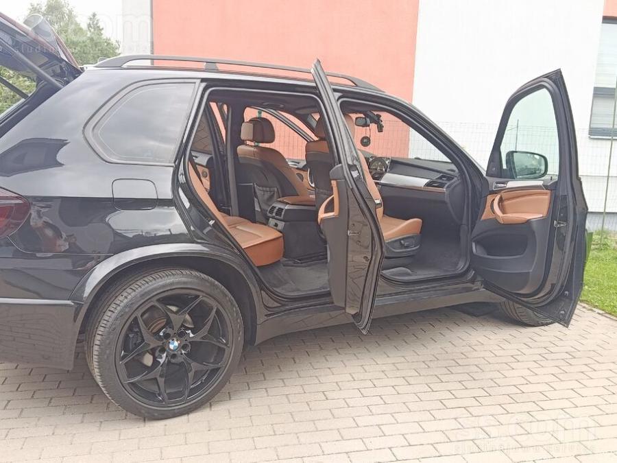 Black BMW X5 2008 in Riga, with an engine capacity of 3.00 L and mileage of 380 thousand km for 8999 €, photo 22 on AUTOMOTO.COM.LV