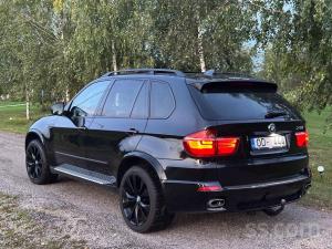 Black BMW X5 2008 in Rezekne, with an engine capacity of 3.00 L and mileage of 396 thousand km for 9300 €, photo 3 on AUTOMOTO.COM.LV