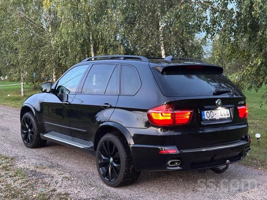 Black BMW X5 2008 in Rezekne, with an engine capacity of 3.00 L and mileage of 396 thousand km for 9300 €, photo 3 on AUTOMOTO.COM.LV